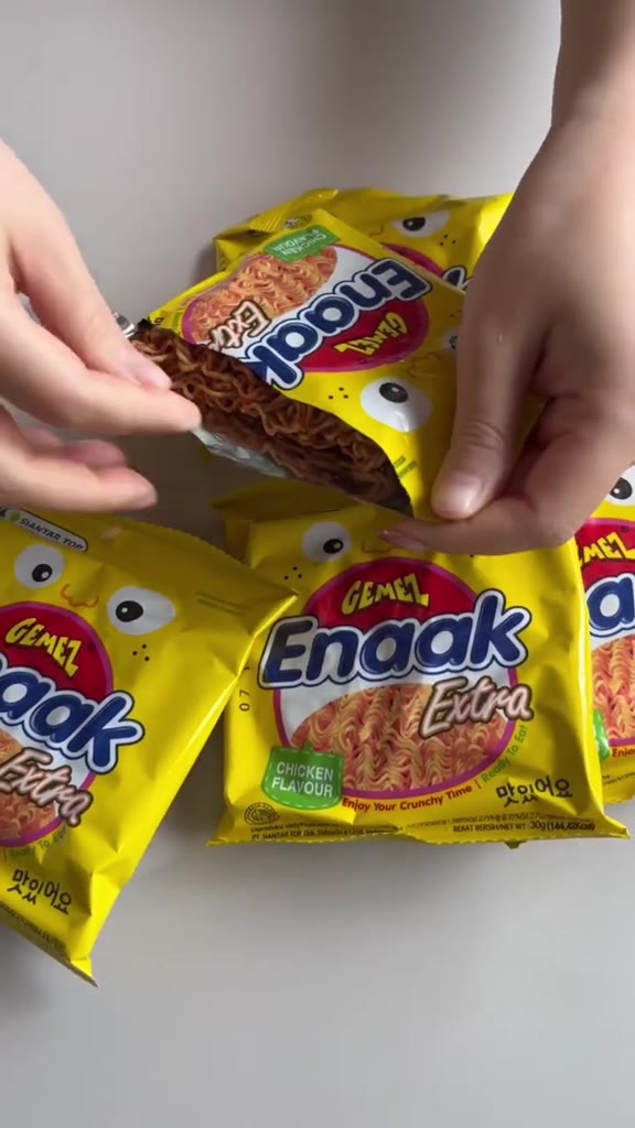 Snack mì trẻ em Gemez Enaak Extra Indonesia vị Ớt cấp độ 1 lốc 20 gói x ...