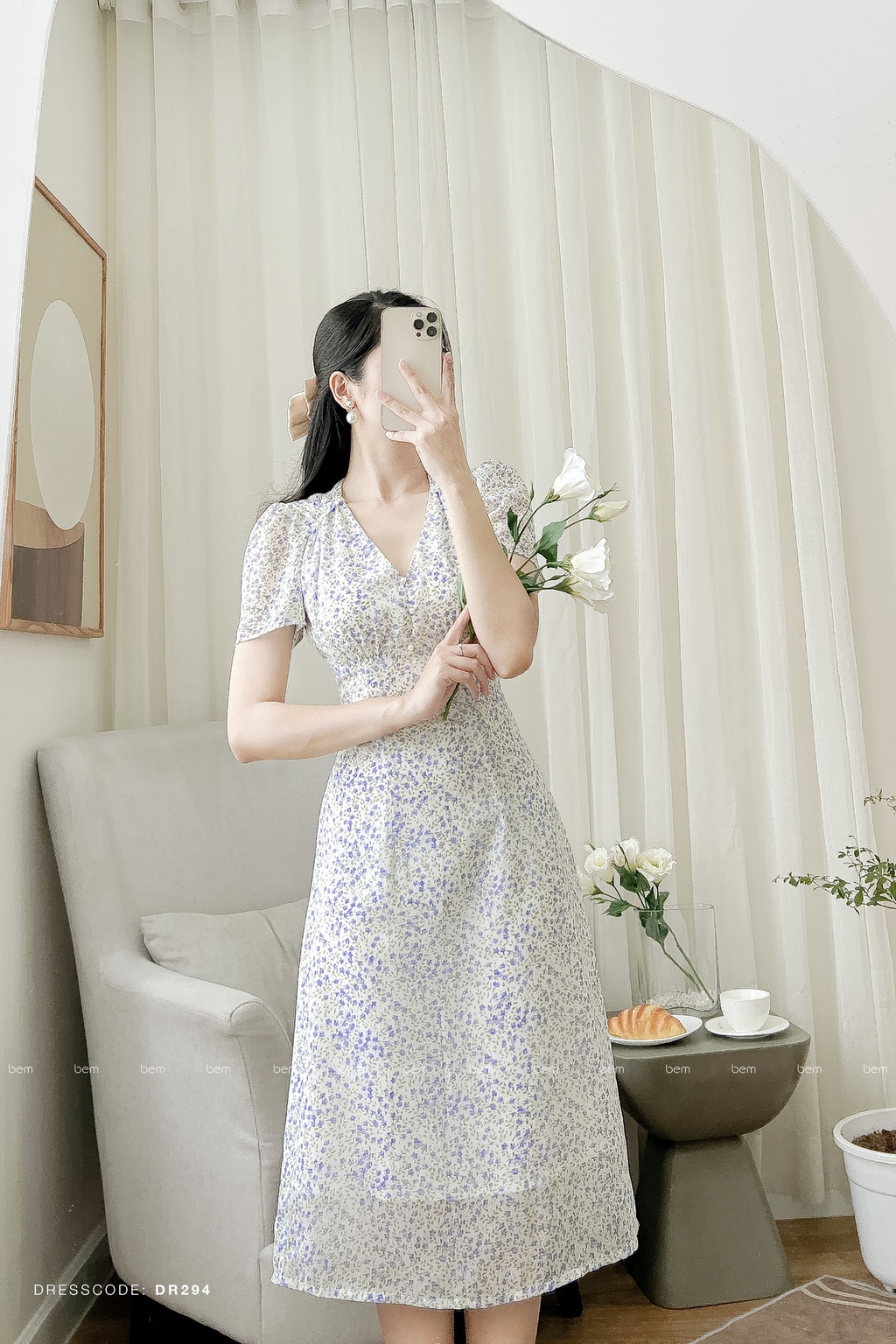 ĐẦM Hoa Nhí Tím Trắng Vải Chiffon Hàn Cổ V Phối Nút Ngọc Tùng Chữ A BEM STUDIO (DR294) | Shopee ...