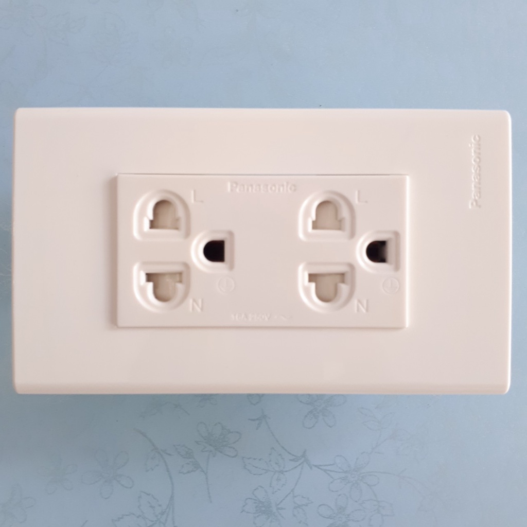 Combo Mặt nạ 3 lỗ WEV68030SW và Hạt ổ cắm đôi 3 chấu có màng che ...