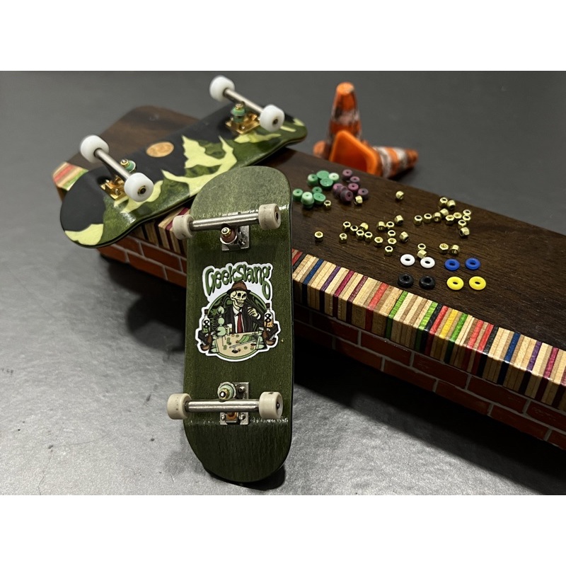Ốc Ván Trượt Tay Lock Nut Vàng Sleek Fingerboards Chính Hãng Tặng Kèm ...