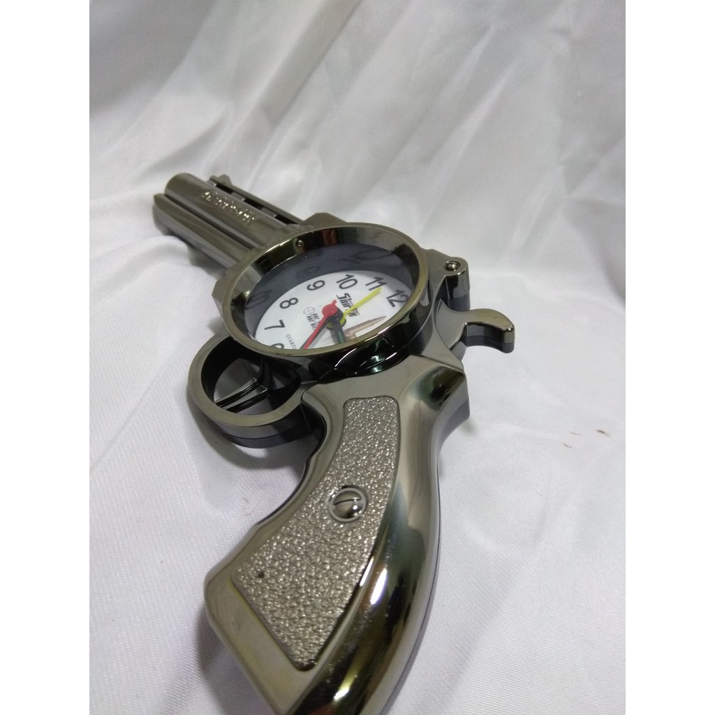 Đồng hồ Clock Hand Gun cho bạn thể hiện tài bán súng khi báo thức kêu ...