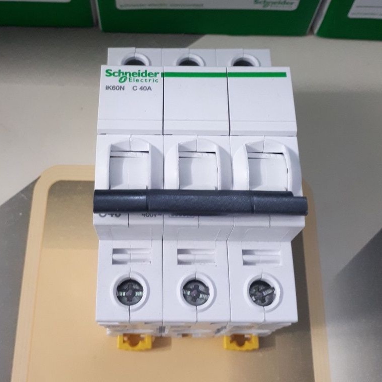 Cầu dao điện, aptomat, MCB gài 3 pha 40A dòng cắt 6KA A9K24340 - Schneider | Shopee Việt Nam