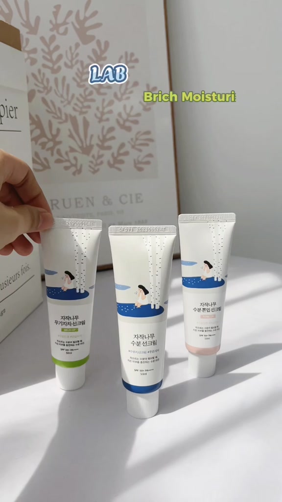 [COMBO KCN + SRM] Kem chống nắng cấp ẩm chiết xuất cây bạch dương Round ...