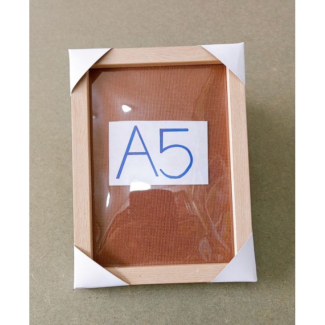 Khung hình treo tường khổ A5( 15×21)màu gỗ,mặt phim nhựa dày 2 zem ...