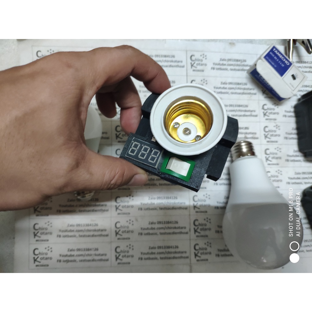 [DIY] Đế chuyển pin Makita LXT 12,14,18V sang dùng cho đui đèn xoáy E27 với đồng hồ báo vol loại ...