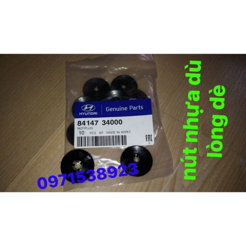 nút nhựa dù nhấn lòng dè chính hãng KIA & HUYNDAI ( 8414734000 ...