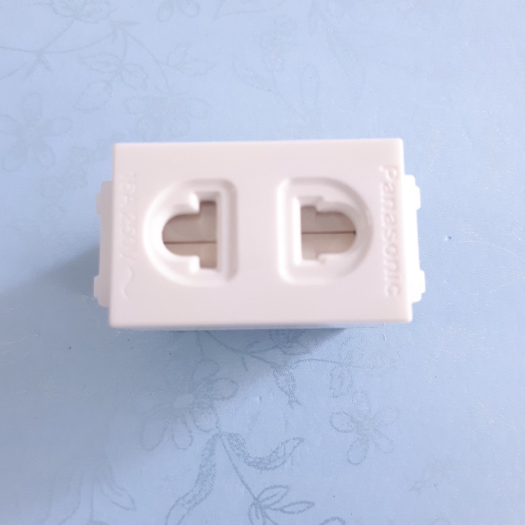 Hạt ổ cắm đơn có màng che WEV1081SW - Panasonic | Shopee Việt Nam