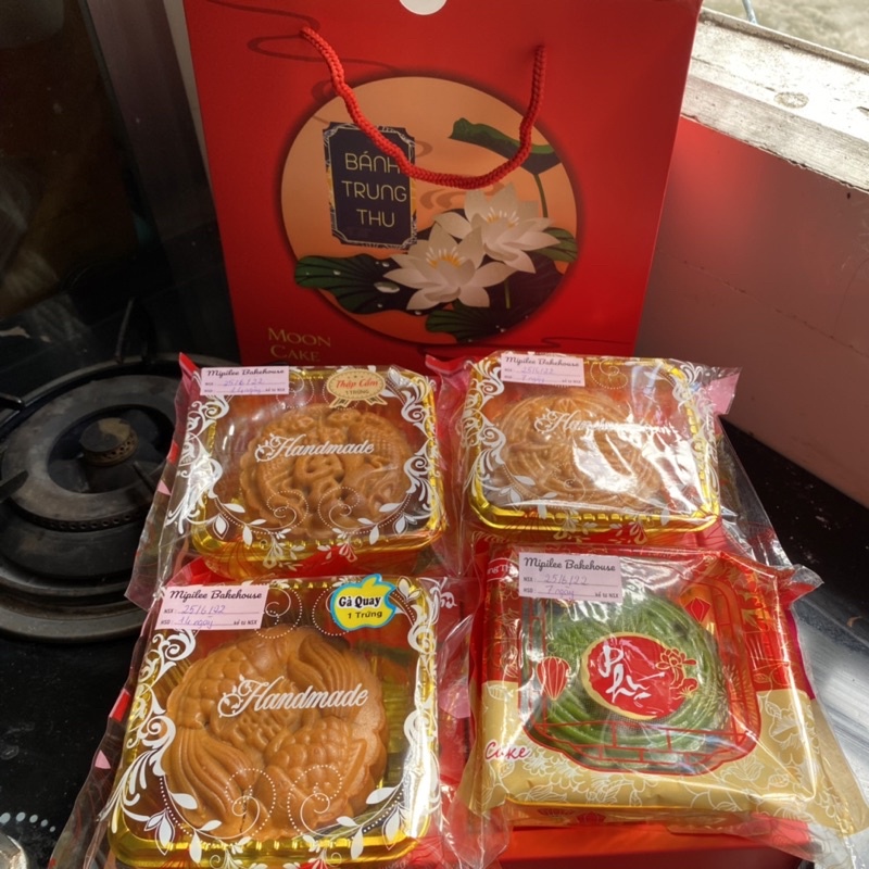 Bánh Trung Thu - Moon Cake | Shopee Việt Nam