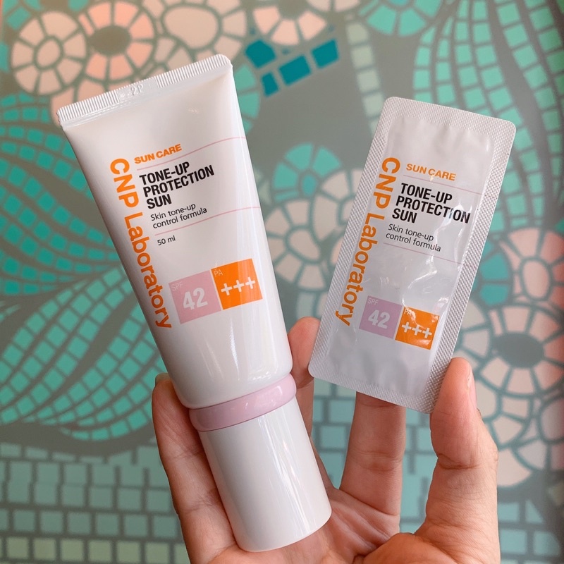 COMBO 10 GÓI CHỐNG NẮNG CNP NÂNG TÔNG NHẸ 2ML | Shopee Việt Nam