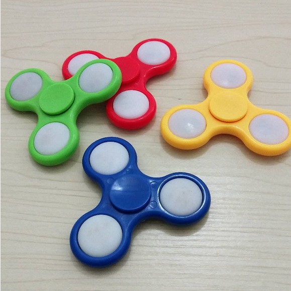 Con quay 3 cánh nhựa Spinner (phổ thông màu) | Shopee Việt Nam