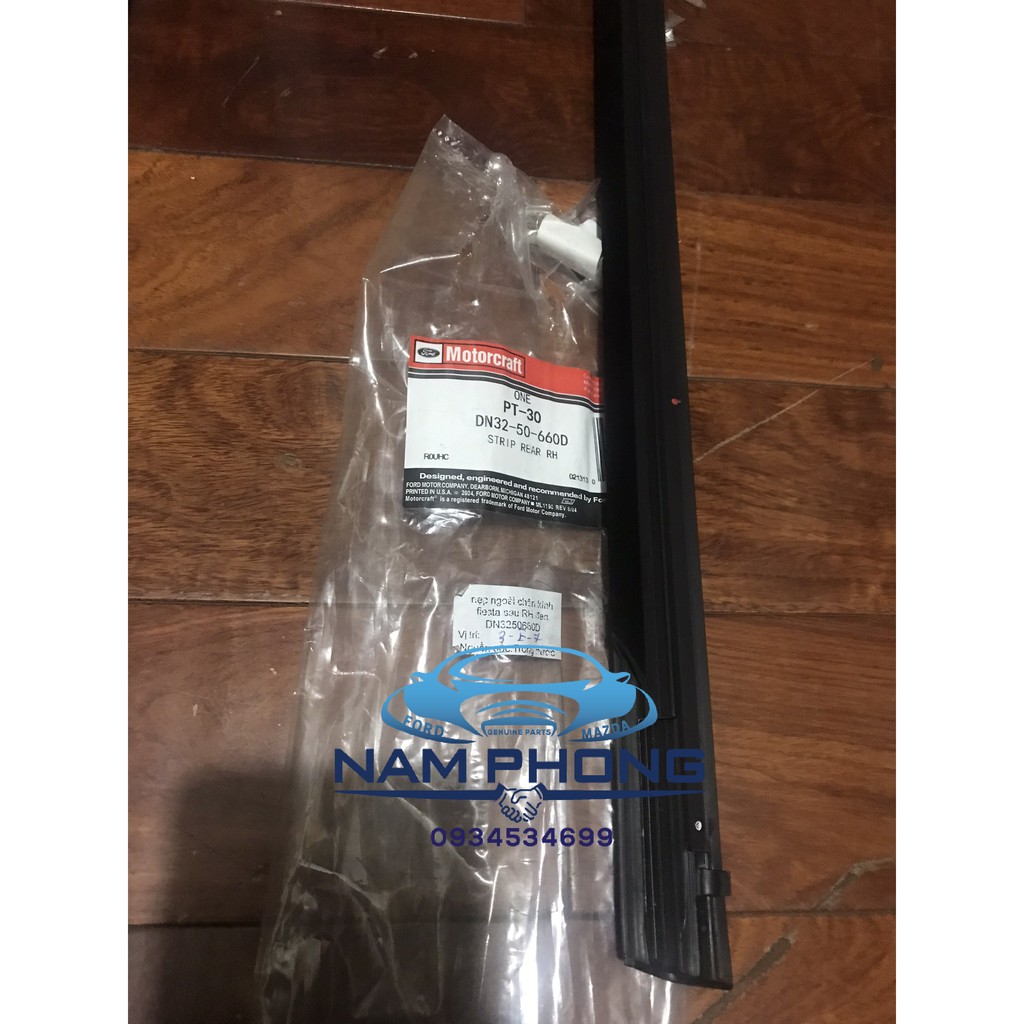Nẹp ngoài chân kính Fiesta đen 2011 - 2017 LD - DN3250660D ...