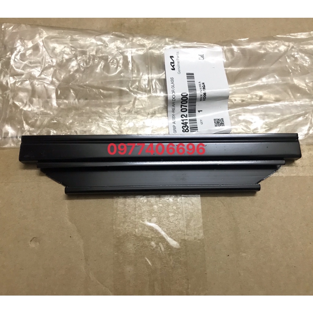 Đế giữ chân kính cánh cửa sau Kia Morning/ Hyundai Getz - Mã phụ tùng ...