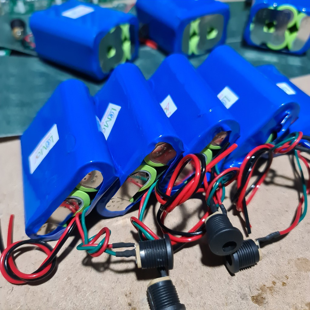 Khối pin 3S 12.6v 2- 2.5Ah (pin mới) Tặng kèm sạc Pin lithium 3S 12.6v ...