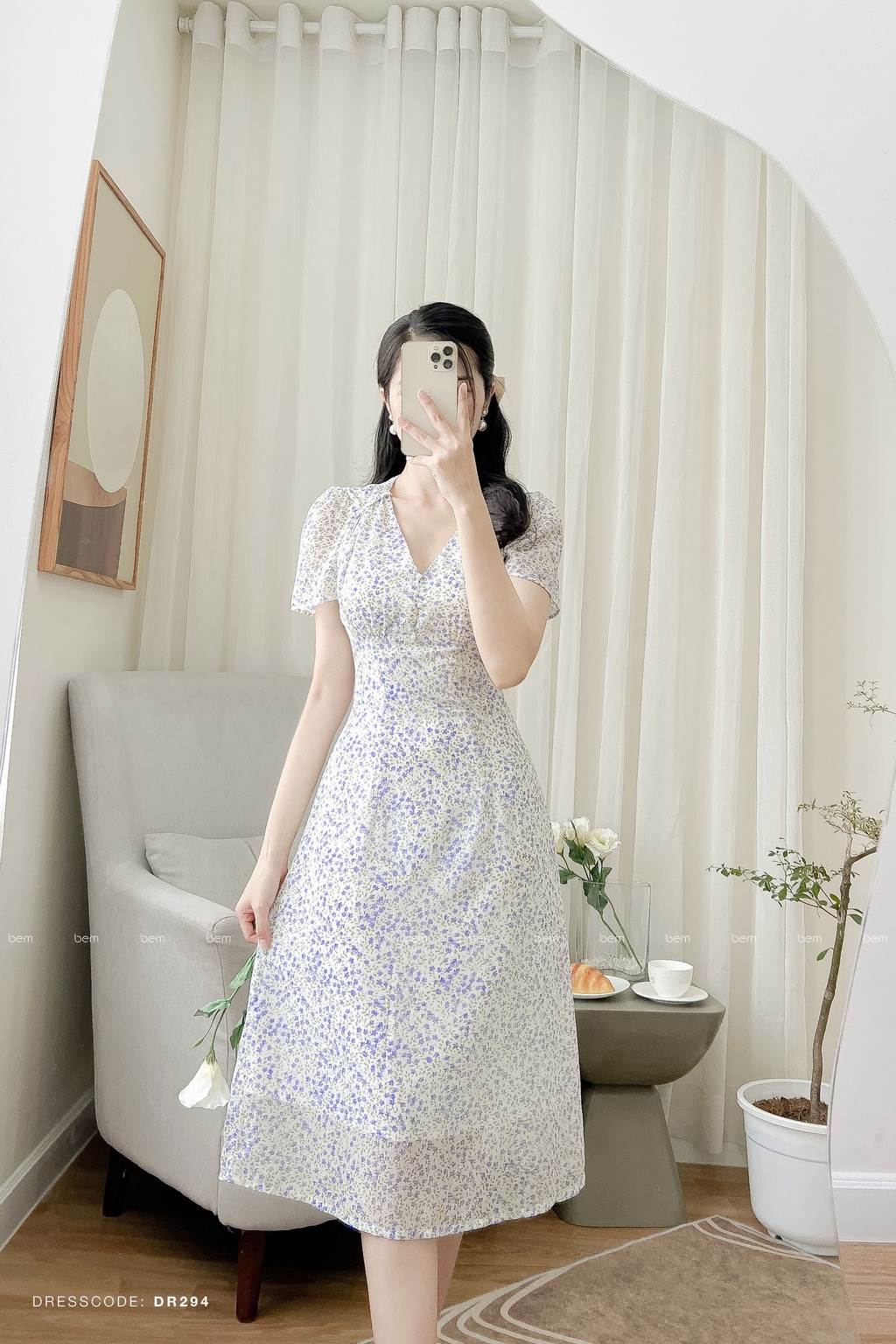 ĐẦM Hoa Nhí Tím Trắng Vải Chiffon Hàn Cổ V Phối Nút Ngọc Tùng Chữ A BEM STUDIO (DR294) | Shopee ...