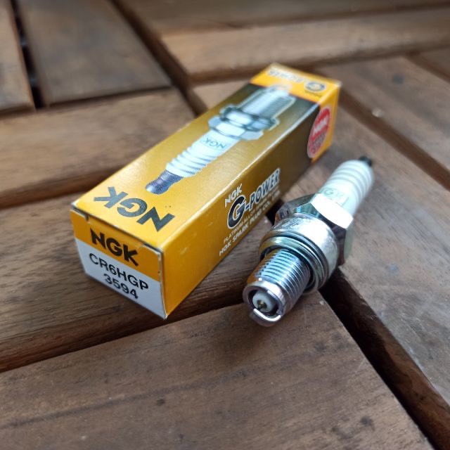 BUGI NGK BẠCH KIM CHÂN NGẮN CR6HGP gắn DREAM, WAVE, YAHAMA SIRIUS ...