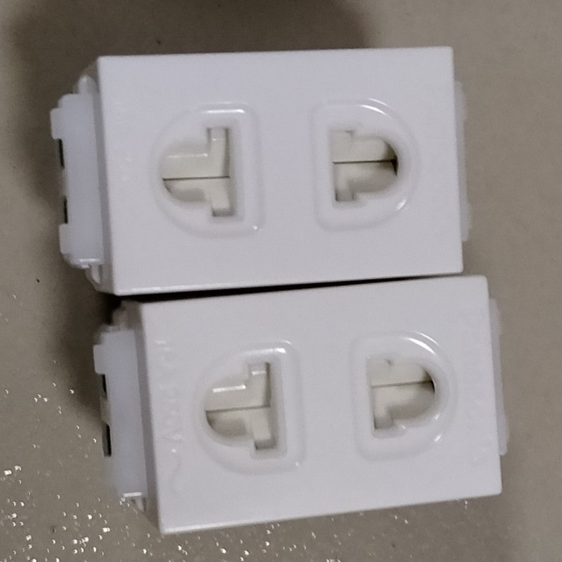 Ổ cắm đơn 2 chấu có màng che Panasonic - WEV1081SW | Shopee Việt Nam