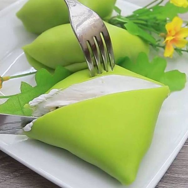 Bánh crep sầu riêng vỏ trà xanh nhân kem tươi truyền thống và nhân kem ...