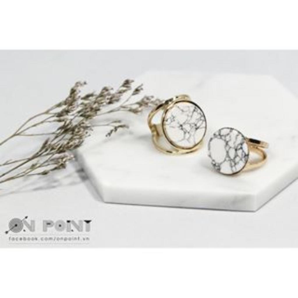 Marble Moonie Ring (phải) | Shopee Việt Nam