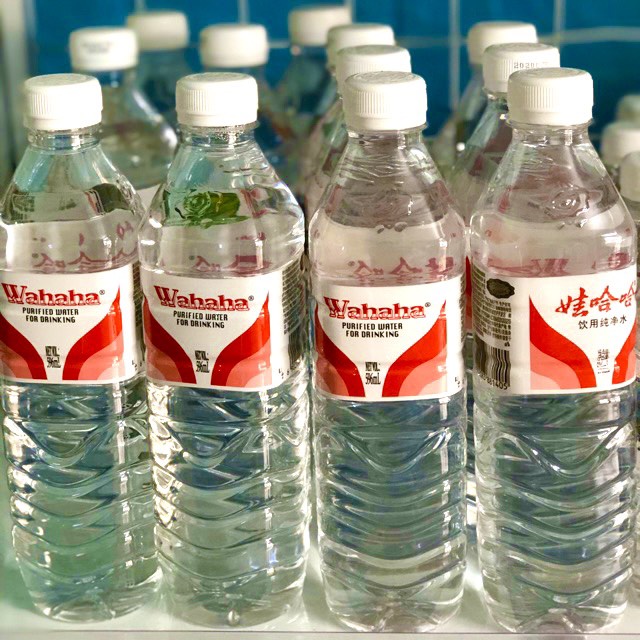 Thùng nước khoáng Wahaha - 24 chai 596ml | Shopee Việt Nam