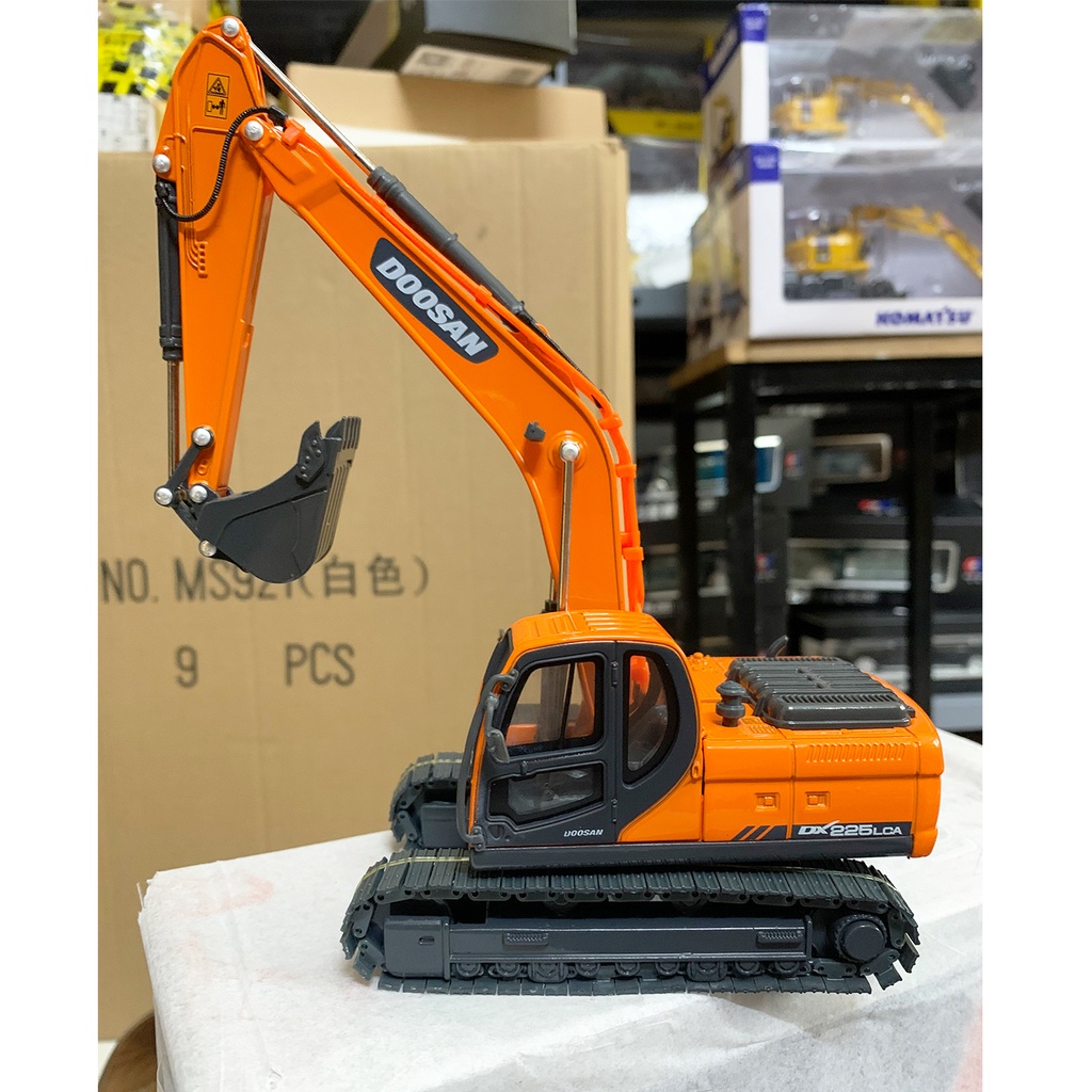 Mô hình máy xúc Komatsu, Kobelco, Doosan, CAT, Hitachi hàng chính hãng ...