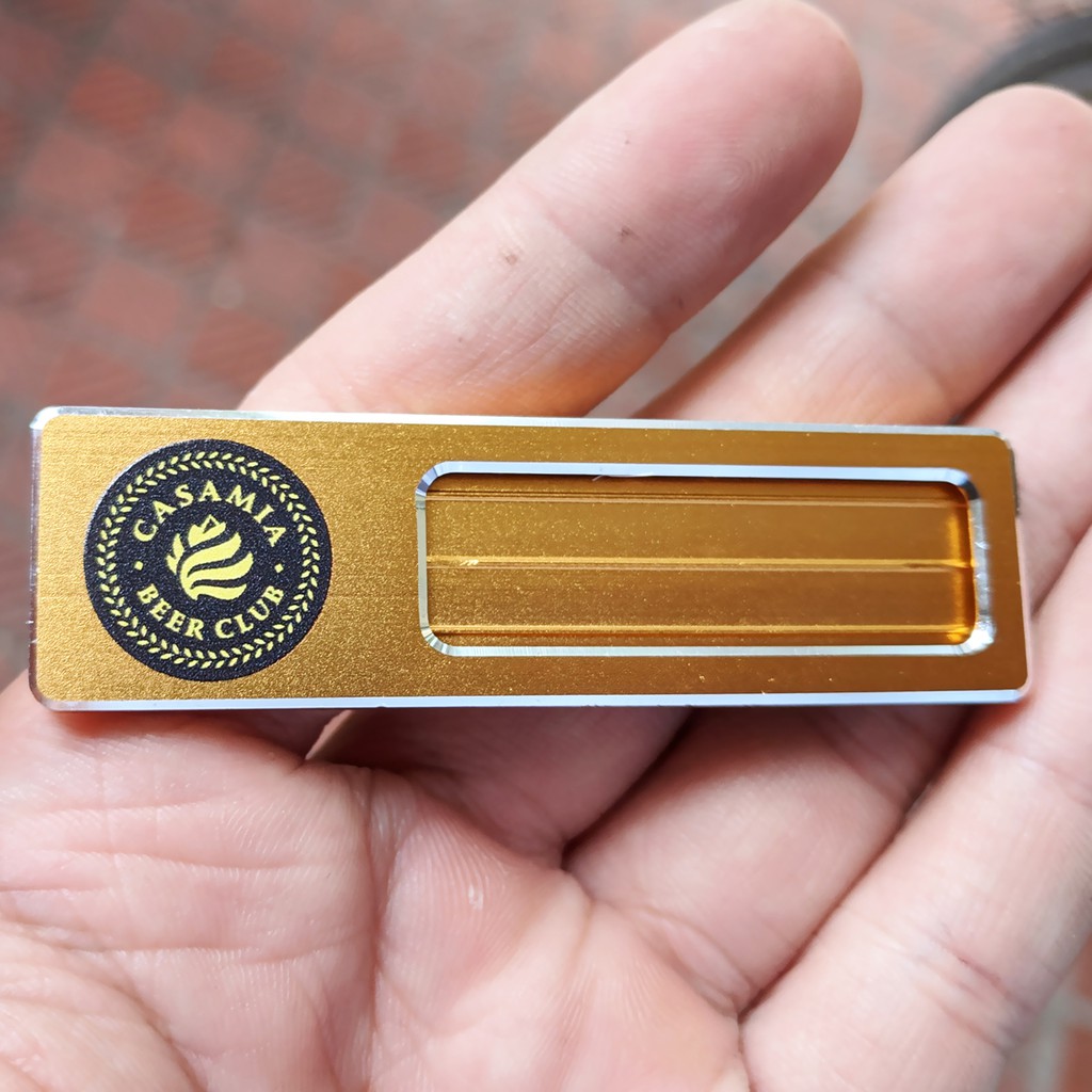 Name tag nhân viên thay đổi tên, cài ghim hoặc nam châm | Shopee Việt Nam