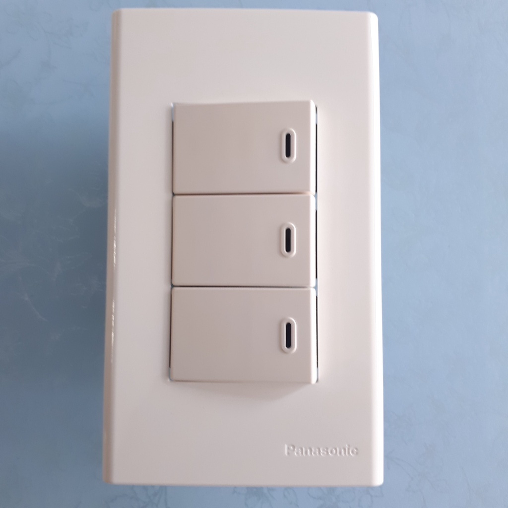 Combo Mặt nạ 3 lỗ WEV68030SW và 3 Hạt công tắc 1 chiều, WEV5001SW Panasonic | Shopee Việt Nam