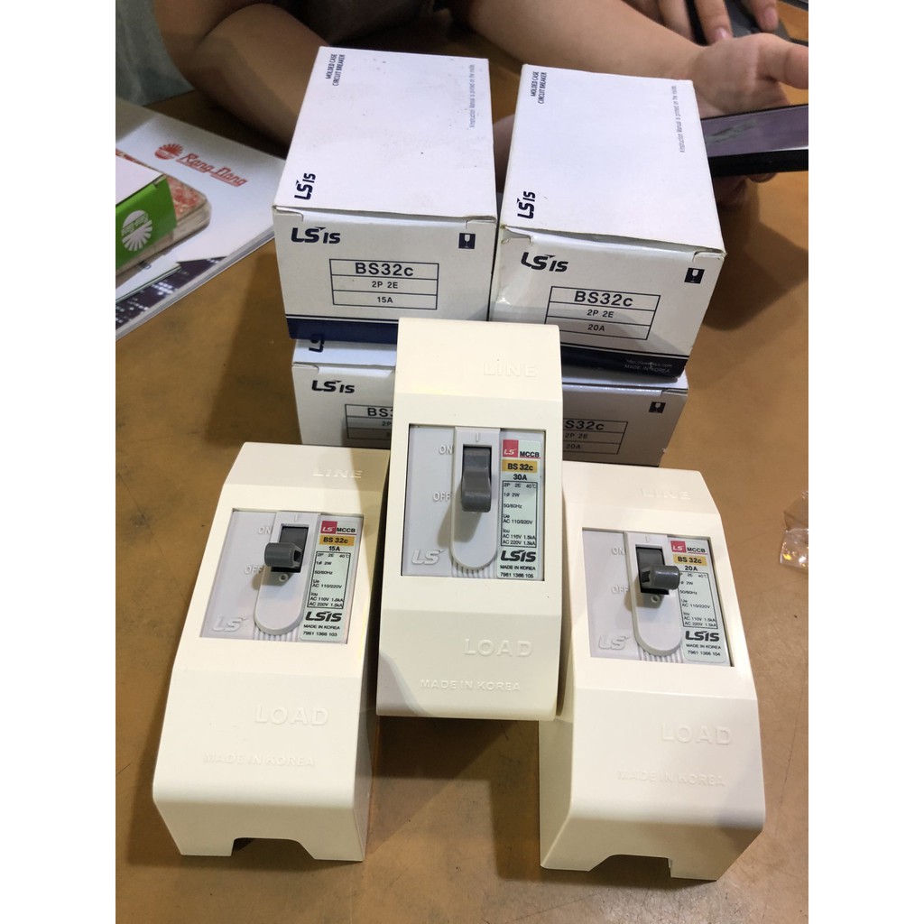 Aptomat 2Pha 15A, 20A, 30A Lắp nổi có vỏ - Hãng LS | Shopee Việt Nam