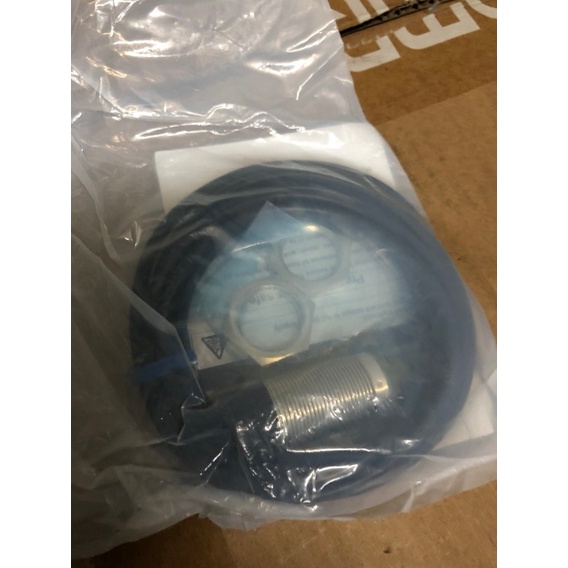 Cảm biến tiệm cận E2B-M18KN16-WP-C1 2M | Shopee Việt Nam