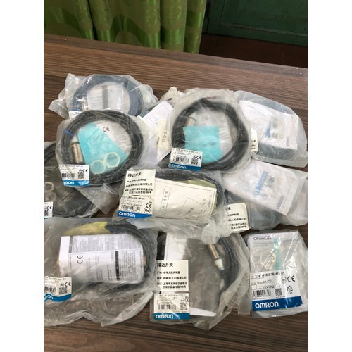 Cảm biến Omron E2A-M18KS08-WP-B1 2M | Shopee Việt Nam