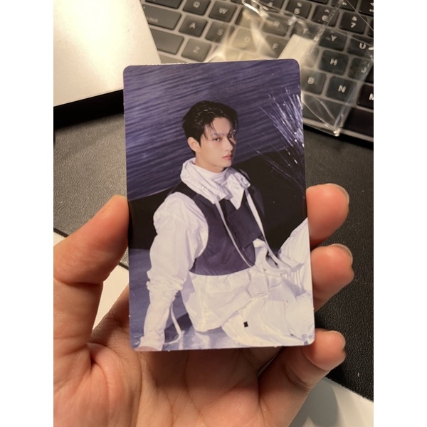 Ảnh thẻ card official thành viên Jun của Seventeen album Sector 17 ...
