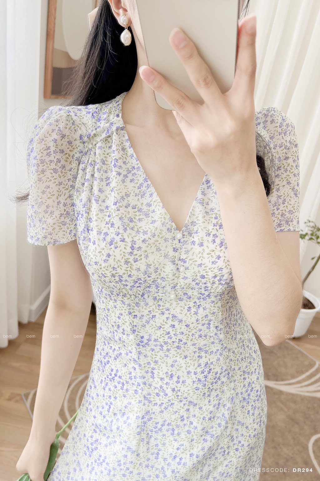 ĐẦM Hoa Nhí Tím Trắng Vải Chiffon Hàn Cổ V Phối Nút Ngọc Tùng Chữ A BEM STUDIO (DR294) | Shopee ...