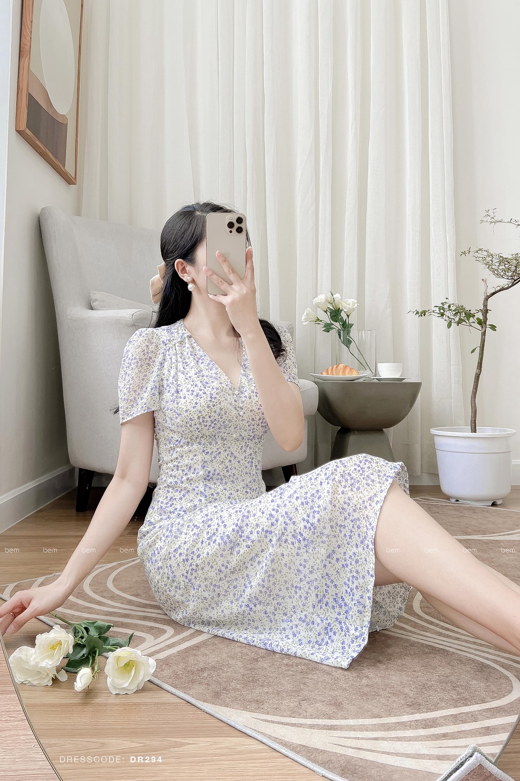 ĐẦM Hoa Nhí Tím Trắng Vải Chiffon Hàn Cổ V Phối Nút Ngọc Tùng Chữ A BEM STUDIO (DR294) | Shopee ...