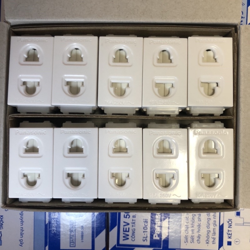 [CHÍNH HÃNG] Hạt Ổ Cắm Loại To Panasonic Có Màn Che (1 Hạt) WEV 1081 ...