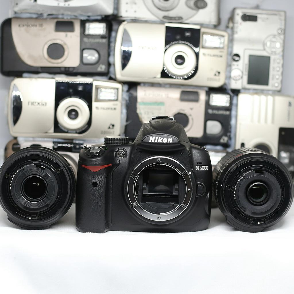 Máy ảnh NIKON D5000 kèm kit 18-55 + 55-200 G ED VR ( 2 box đẹp keng như ...