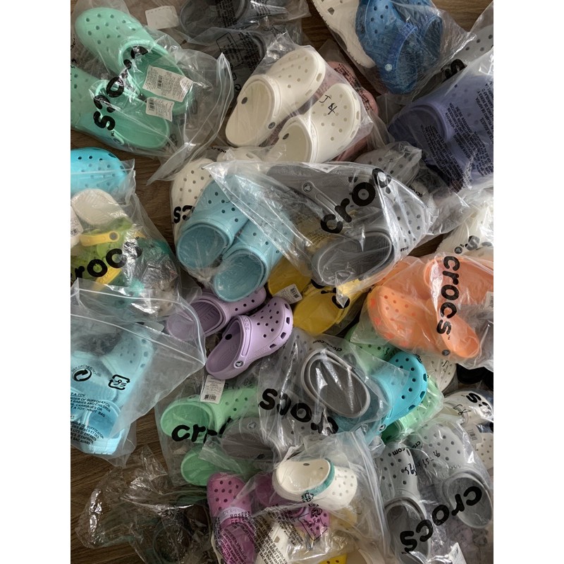 Dép Crocs xuất dư chính hãng | Shopee Việt Nam