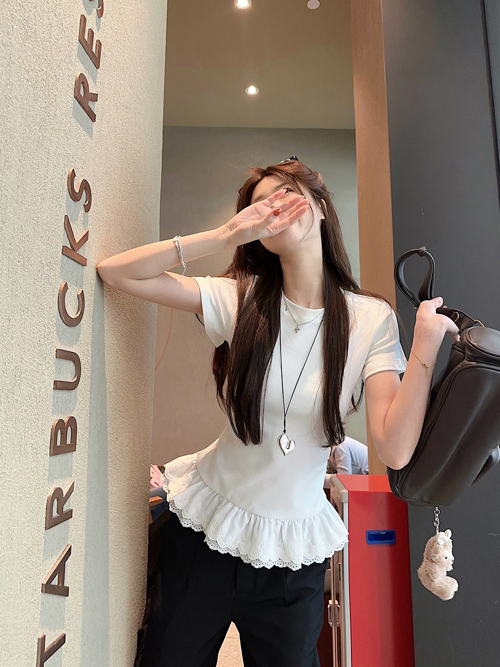 Phiên bản Hàn Quốc thiết kế phong cách cô gái ngọt ngào dịu dàng với áo ...