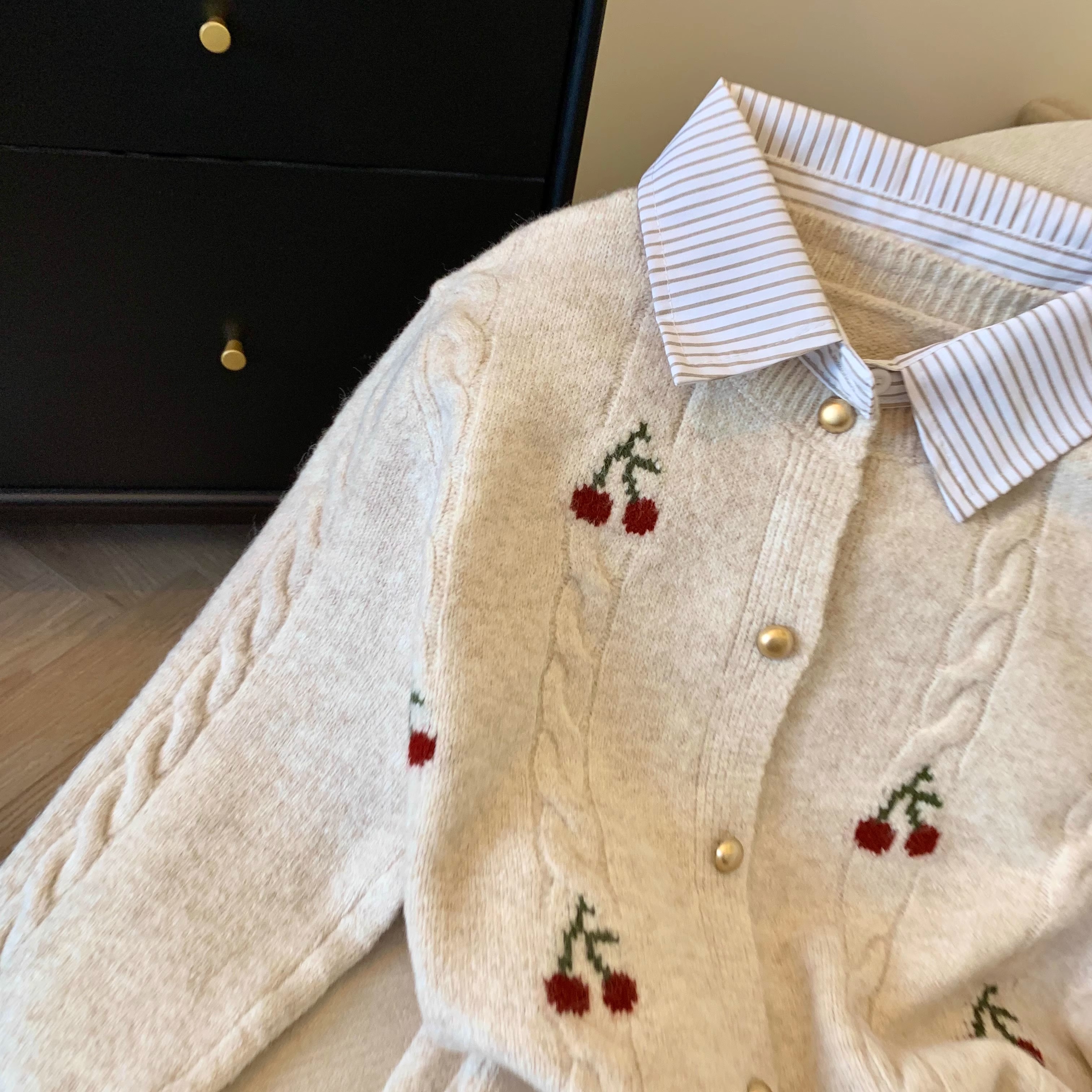 Mùa Thu Đông - Phong Cách Preppy: Bộ Đồ Hai Mảnh Với Áo Sơ Mi Và ...