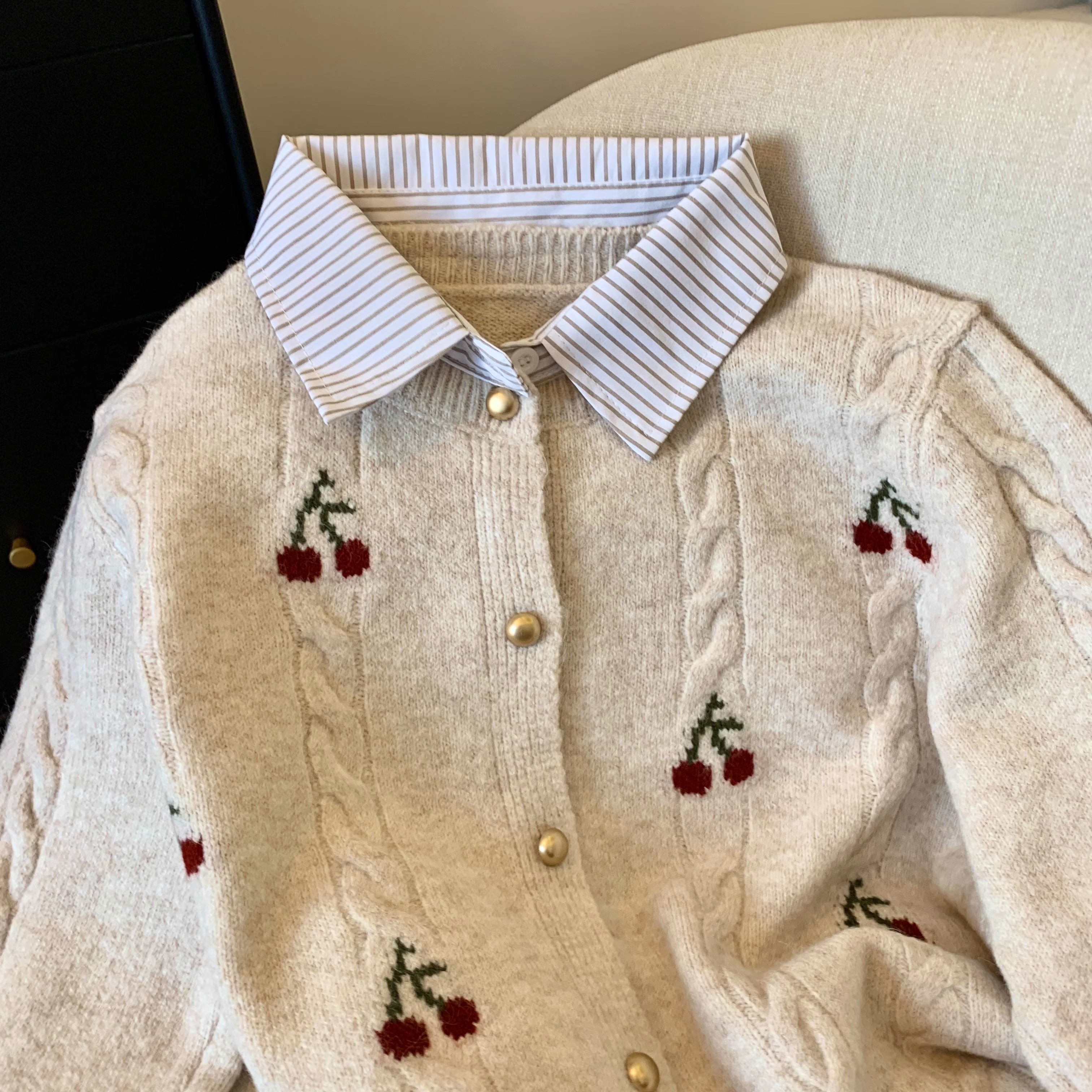 Mùa Thu Đông - Phong Cách Preppy: Bộ Đồ Hai Mảnh Với Áo Sơ Mi Và ...