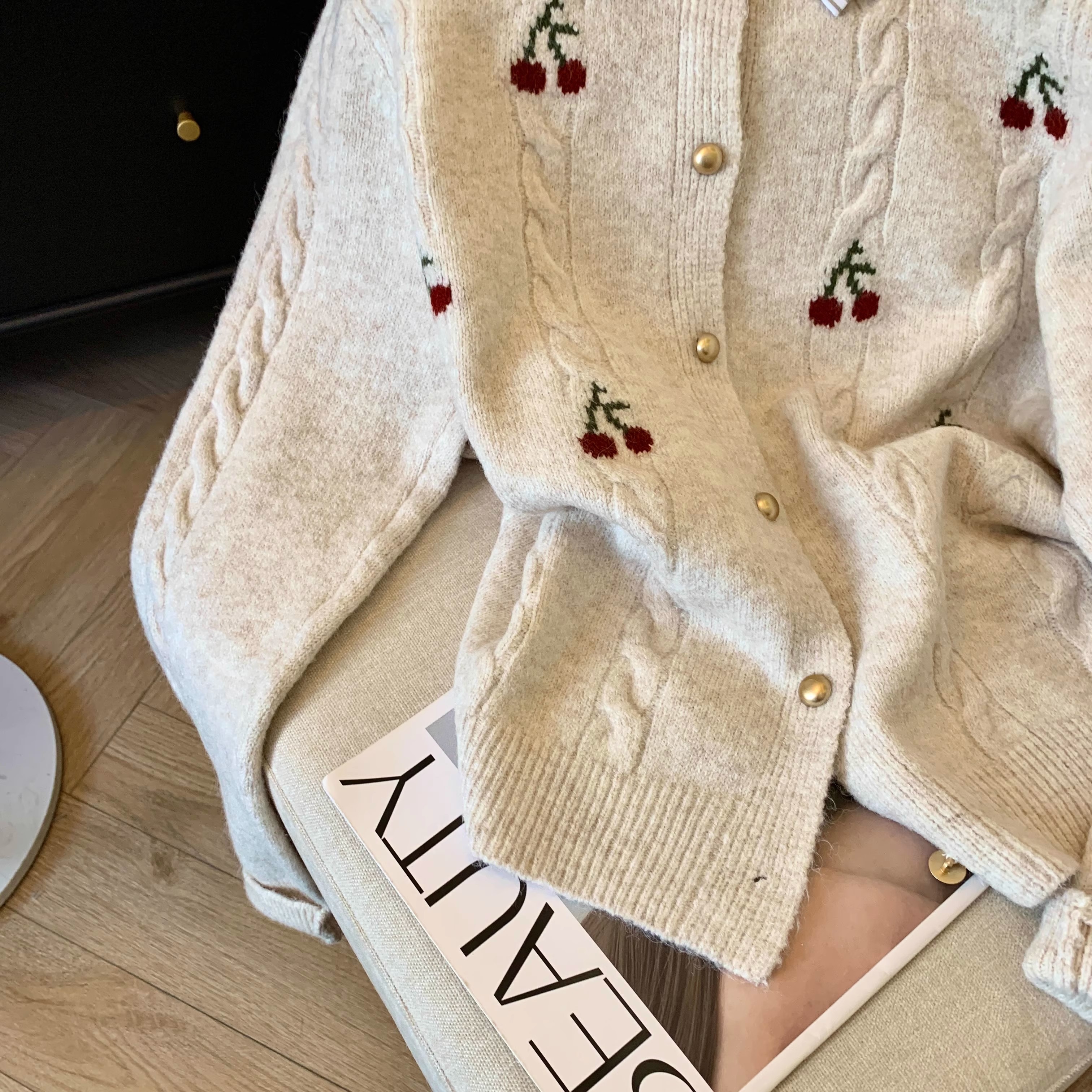 Mùa Thu Đông - Phong Cách Preppy: Bộ Đồ Hai Mảnh Với Áo Sơ Mi Và ...