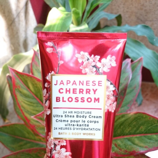 Kem dưỡng thể Bath & Body Works Sun-ripened Raspberry Ultra Shea Body ...