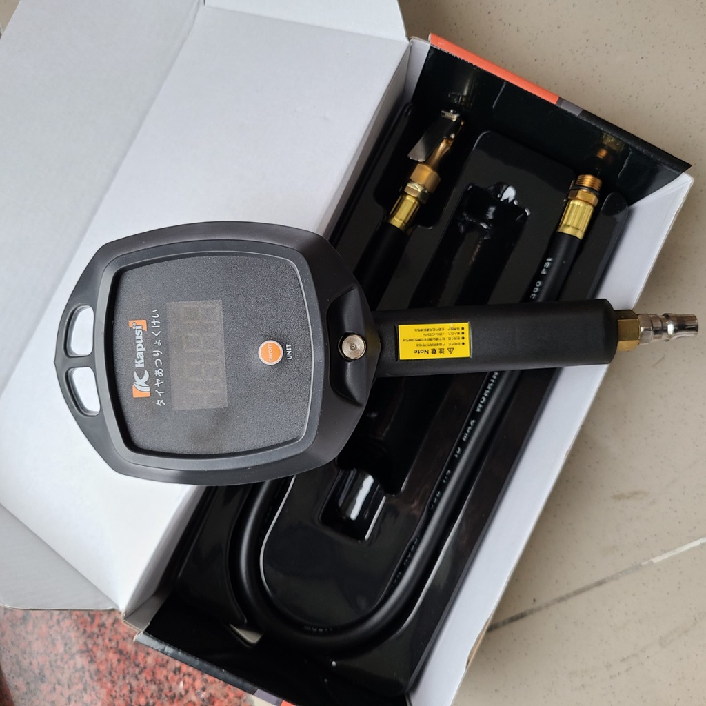 Bơm xe có đồng hồ điện tử , đo lốp xe ô tô , chính xác chắc chắn xịn sò k1094 | Shopee Việt Nam