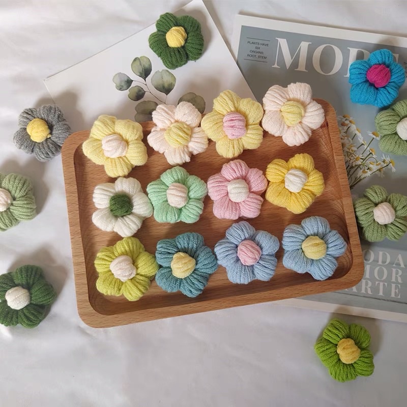 [ TẶNG] Hoa len mini handmade , hoa len mini cài áo, móc chìa khoá ...