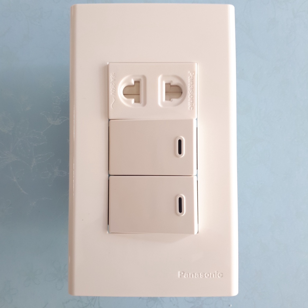 Bộ Mặt nạ 3 lỗ gồm 2 Hạt công tắc 1 chiều và 1 Hạt ổ cắm đơn có màn che ...