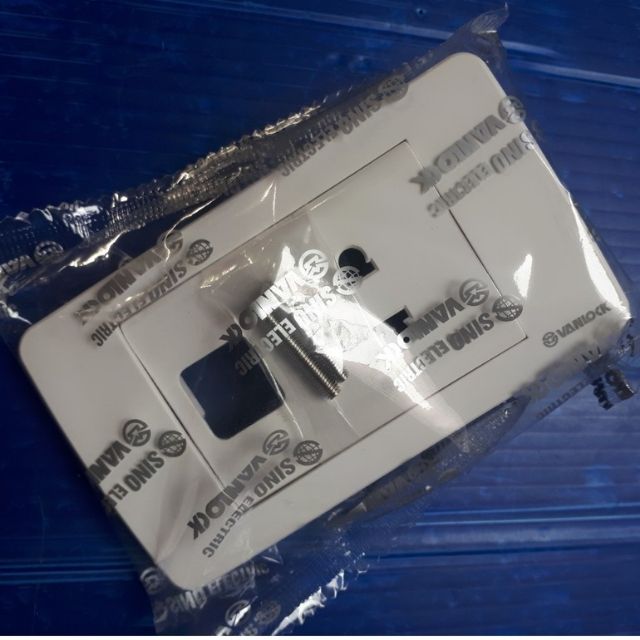 Mặt 1 ổ cắm + 1 hoặc 2 lỗ S18A SINO - VANLOCK | Shopee Việt Nam