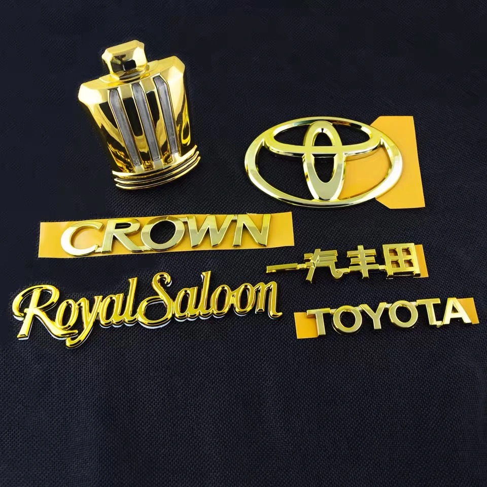 Logo Toyota Toyota Crown phía trước, màu vàng và logo mặt sau, nhãn sau ...