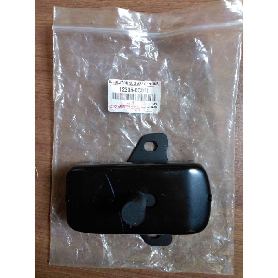 "CHÍNH HÃNG" Chân máy TOYOTA 123050C011 | Shopee Việt Nam