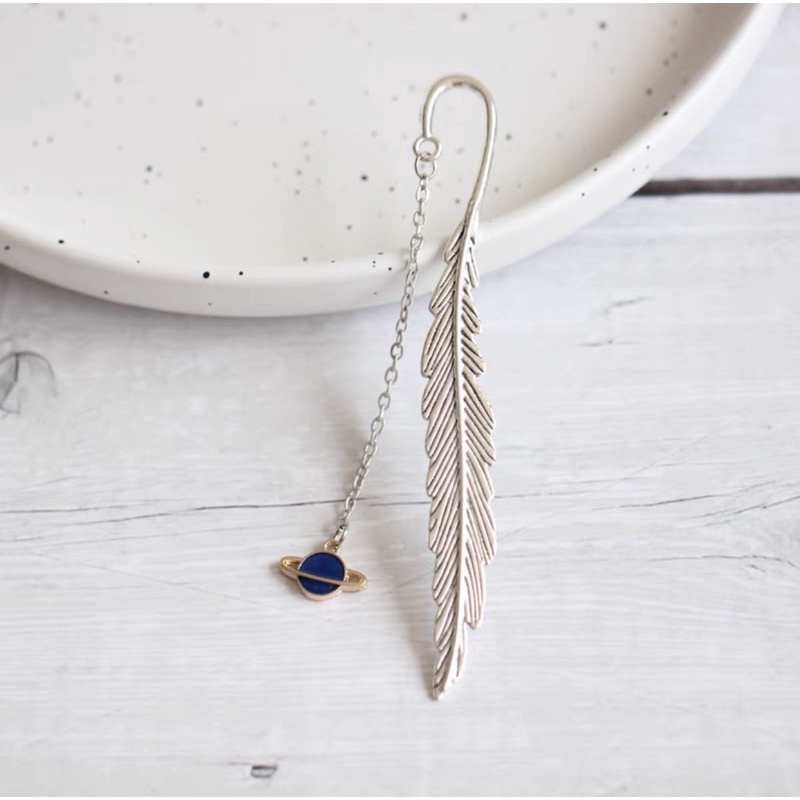 Bookmark kim loại - feather vũ trụ/ sao biển | Shopee Việt Nam