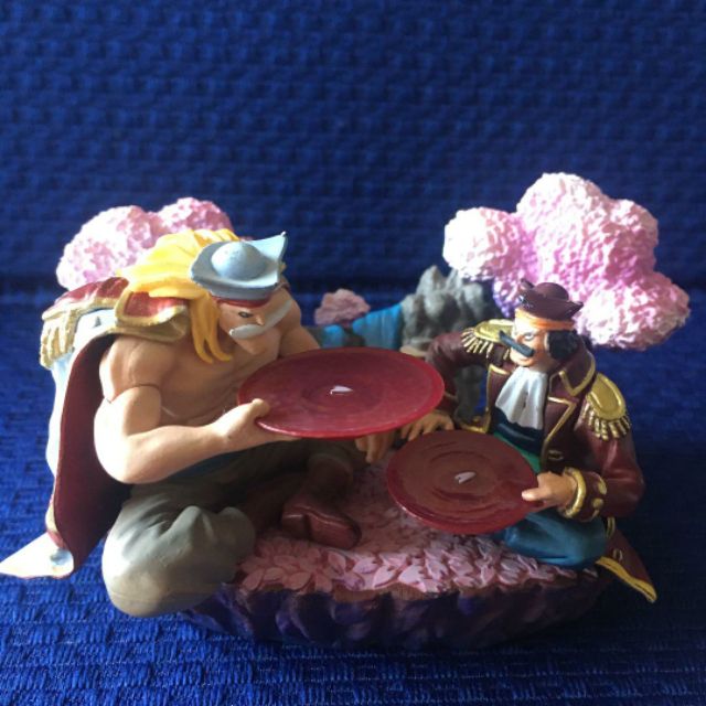 Mô hình One Piece Roger và Râu Trắng logbox chính hãng | Shopee Việt Nam