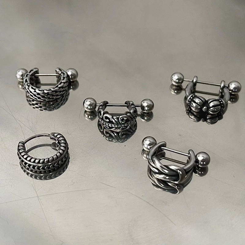 Khuyên tai chrome heart dạng xỏ lỗ thép titan không gỉ | Shopee Việt Nam