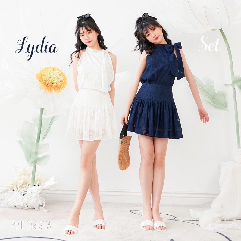 Lydia Set - bộ áo yếm nơ và chân váy nhún xoè vải hoa ép - trắng và xanh navy Betterista ...